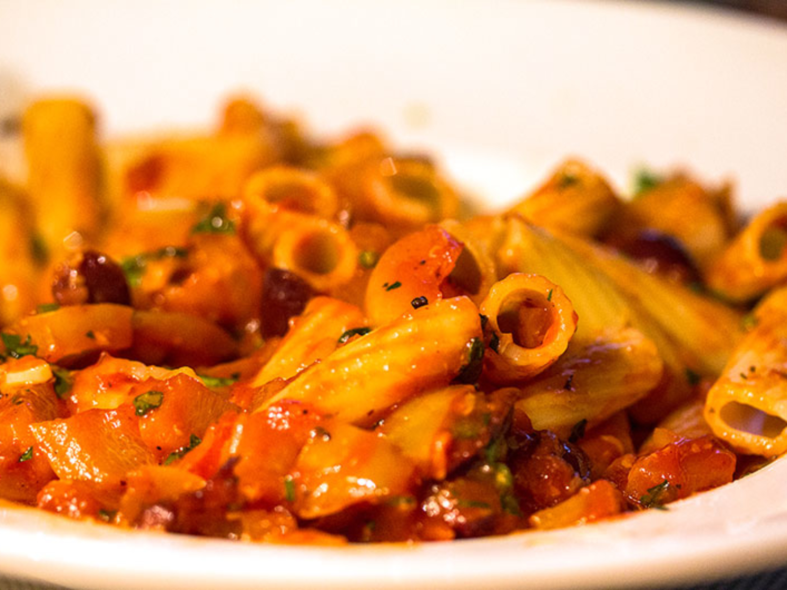 Pasta alla Ciociara - Nudeln mit Paprikaschoten und Oliven
