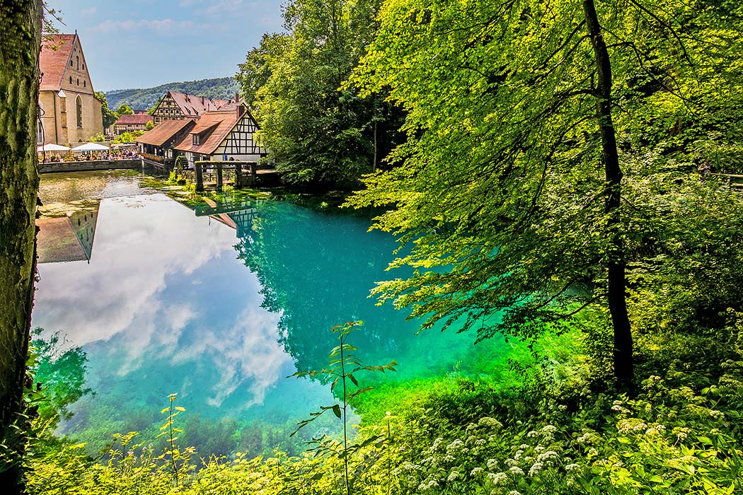 Der Blautopf In Blaubeuren Und Die H hlen Der Neandertaler Der Blautopf In Blaubeuren Und Die H hlen Der Neandertaler